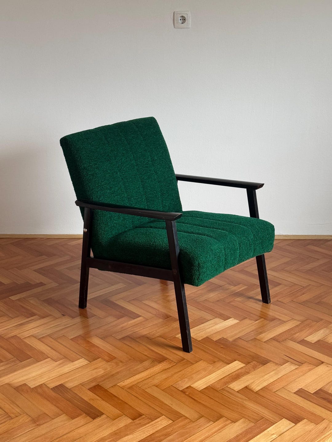 Elegant Vintage Green & Black Armchair / Retro Black Wood Accent Chair ...