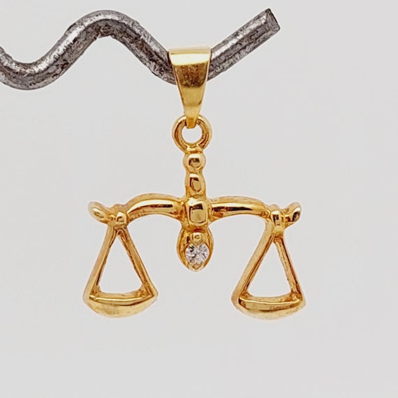 Vintage 333 gold pendant Libra charm bracelet charm - Gem