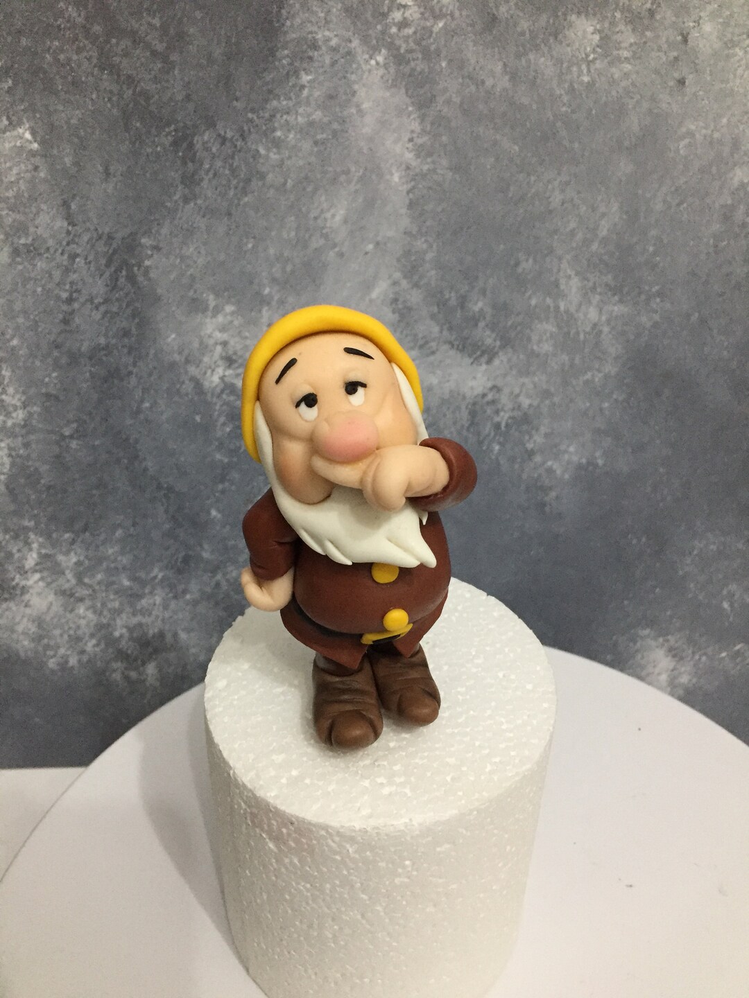 Seven Dwarf Sneezy Fondant Cake/cry Dwarfs ,/baby Shower /cartoons ...