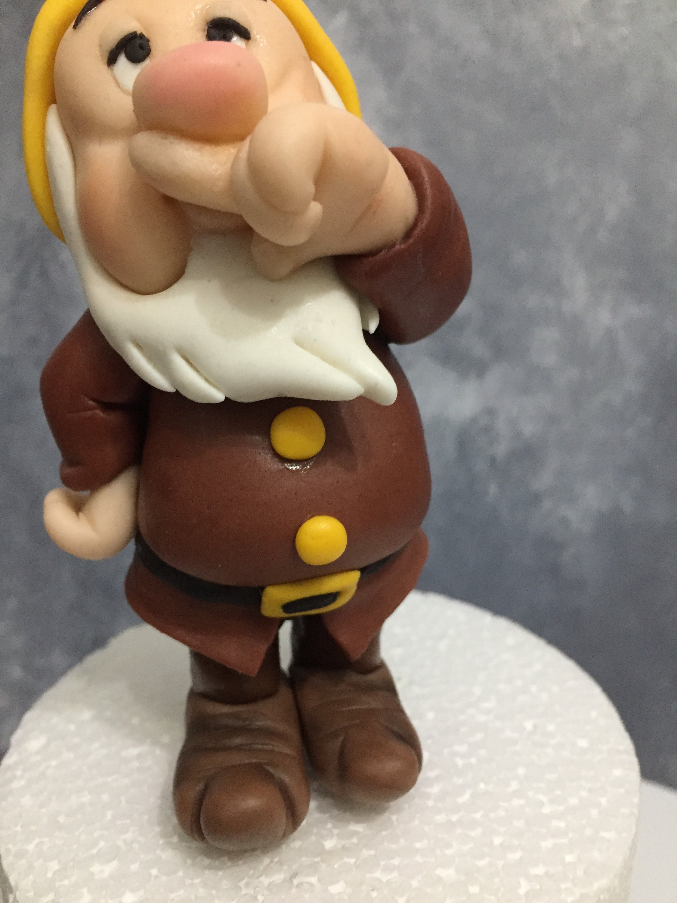 Seven Dwarf Sneezy Fondant Cake/cry Dwarfs ,/baby Shower /cartoons ...
