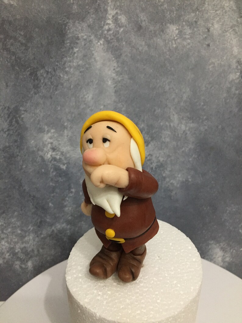 Seven Dwarf Sneezy Fondant Cake/cry Dwarfs ,/baby Shower /cartoons ...