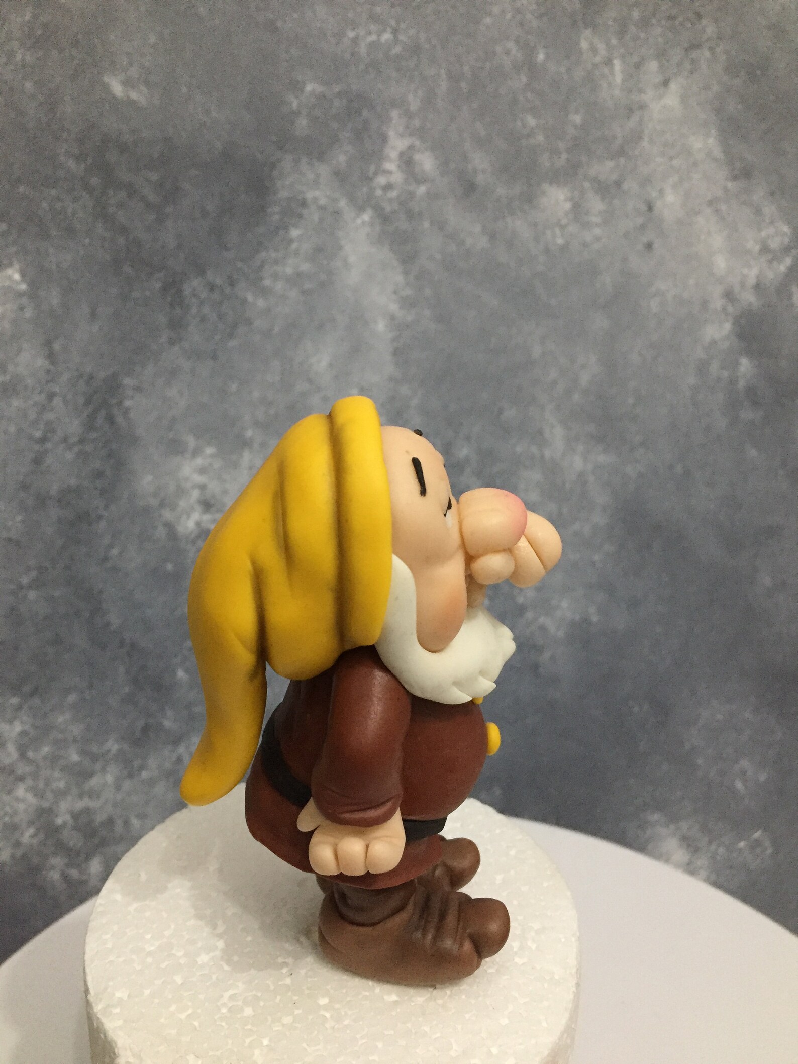 Seven Dwarf Sneezy Fondant Cake/cry Dwarfs ,/baby Shower /cartoons ...