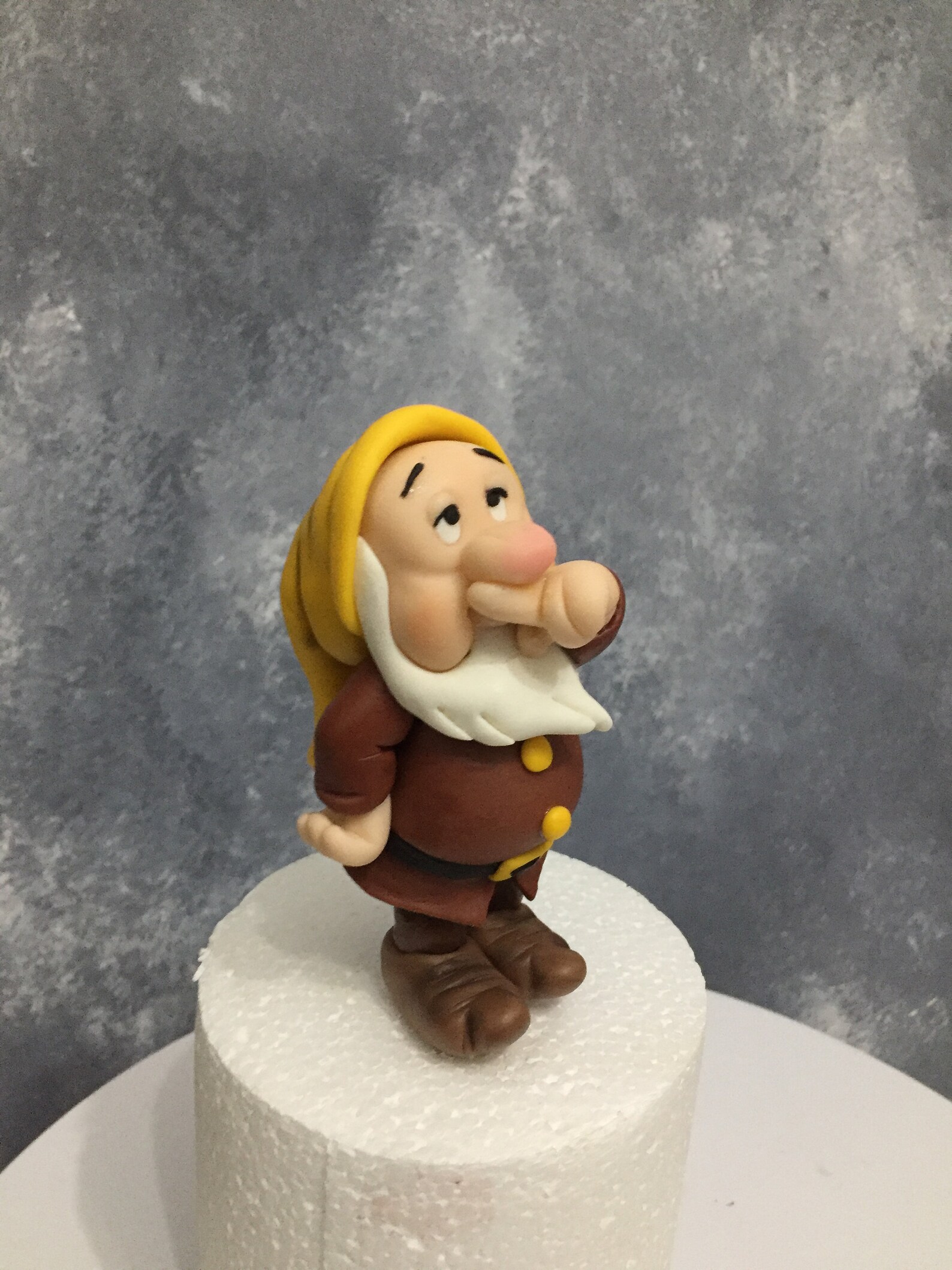 Seven Dwarf Sneezy Fondant Cake/cry Dwarfs ,/baby Shower /cartoons ...