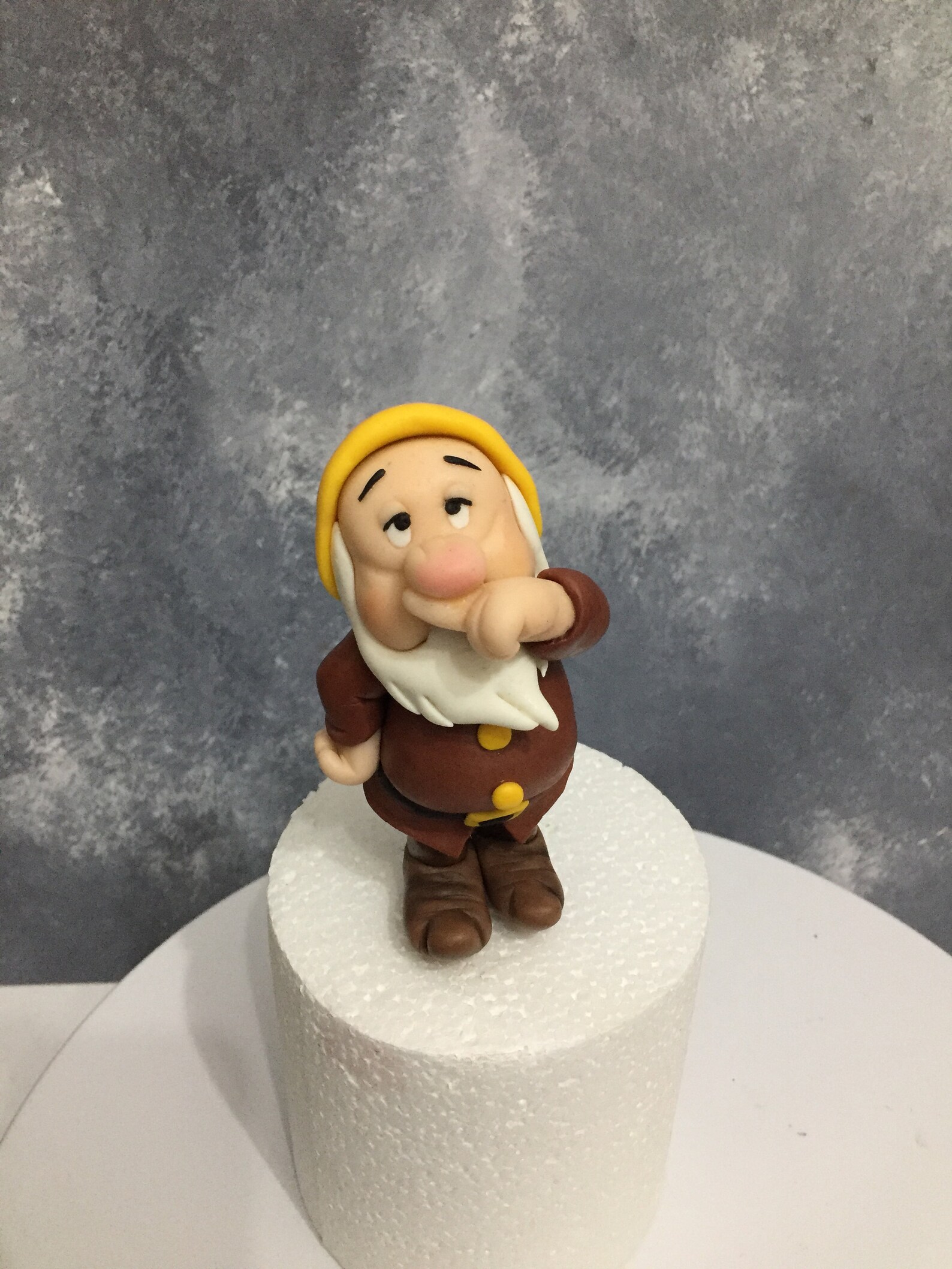 Seven Dwarf Sneezy Fondant Cake/cry Dwarfs ,/baby Shower /cartoons ...