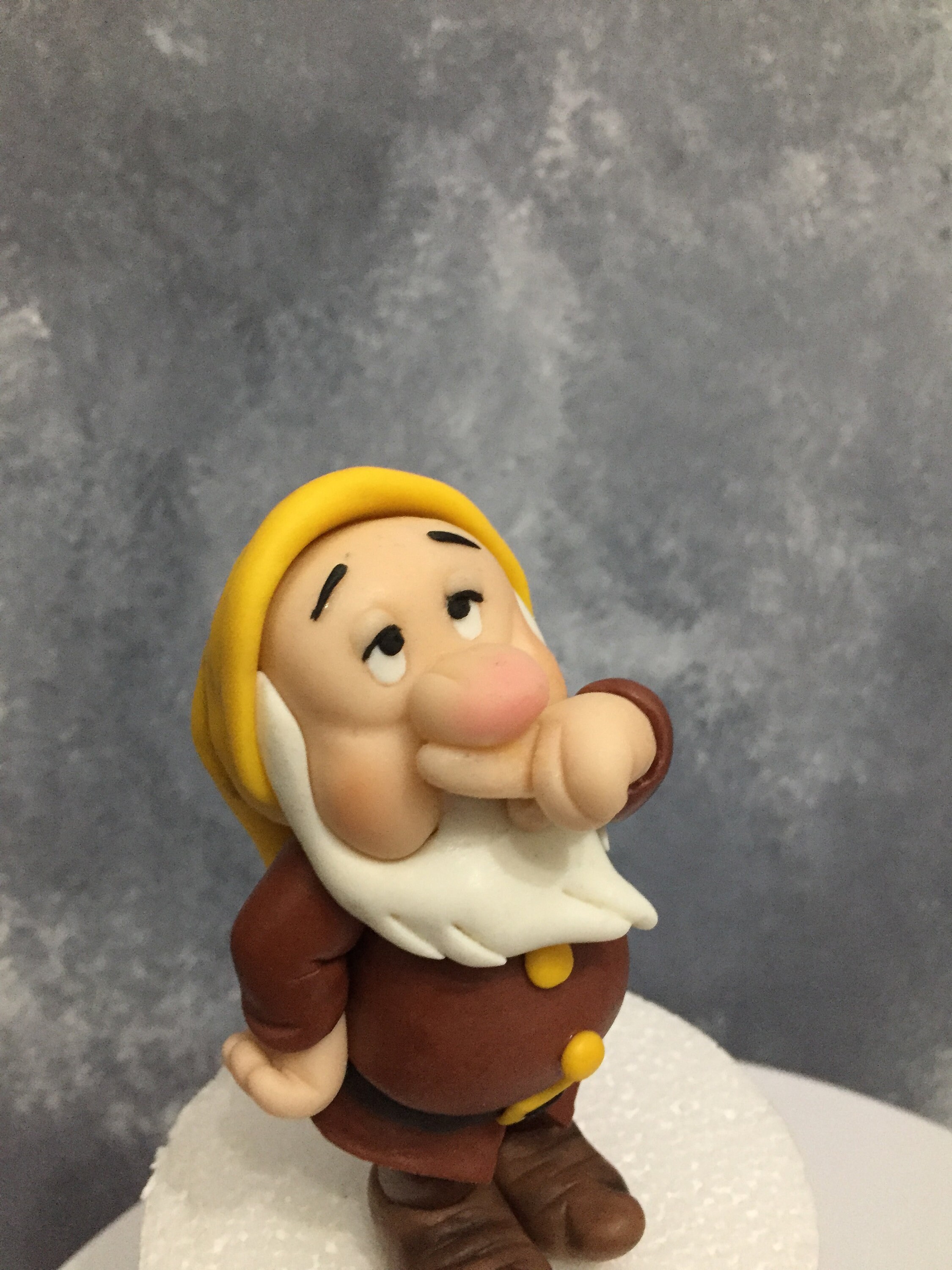 Seven Dwarf Sneezy Fondant Cake/cry Dwarfs ,/baby Shower /cartoons ...