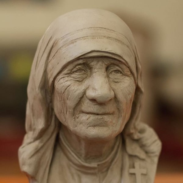 White mother teresa statue - Etsy.de