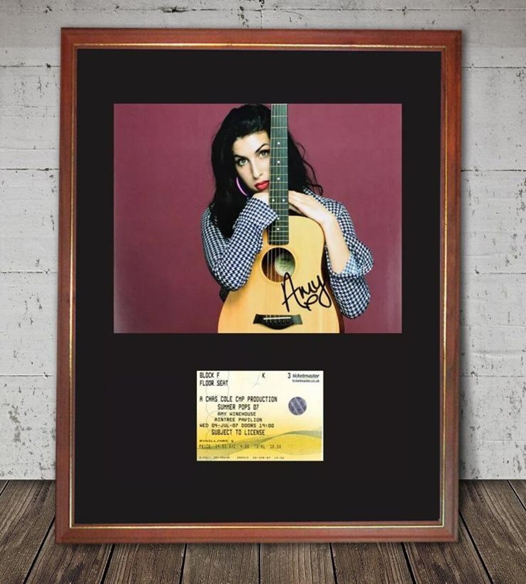 AMY WINEHOUSE Liverpool 2007 FRAMED 17"x13" Signed Photo & Ticket ...