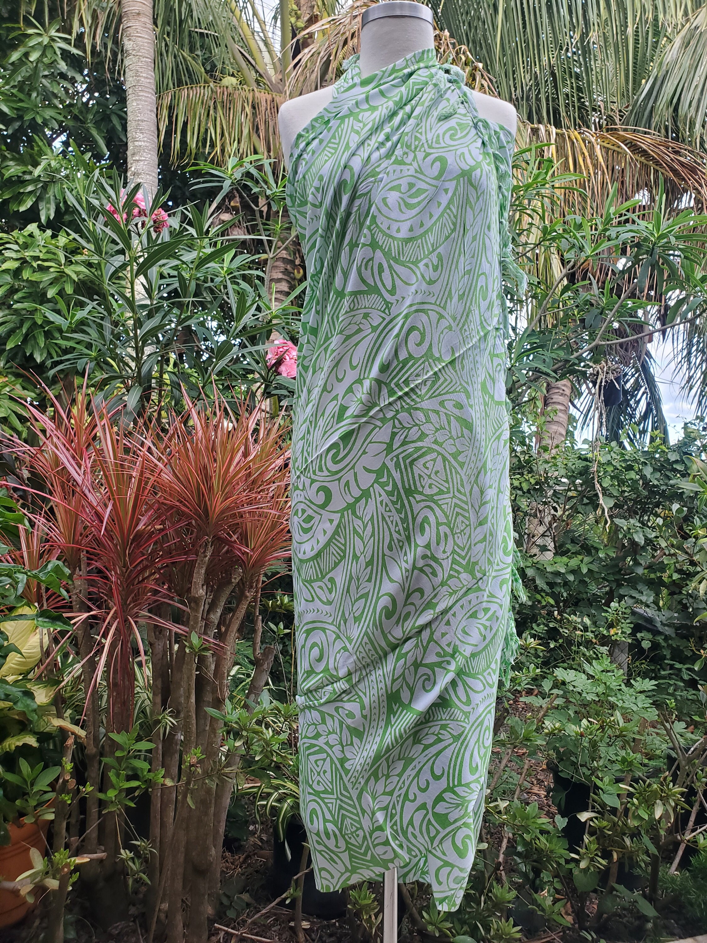 Hawaii Sarong Pareo White With Leaves Hawaiian Luau Cruise Wrap Cover ...