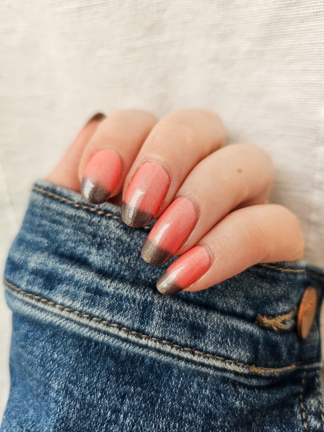 Raquel – Thermal Color-changing Nail Polish | Silver-gray to Coral ...