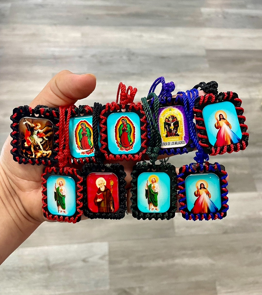 Saint Scapular/escapulario De Santos - Etsy