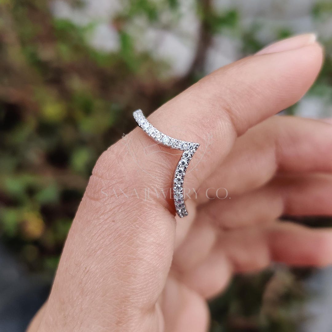 V Shape Round Cut Moissanite Wedding Band, 14K Solid Gold Chevron Band ...