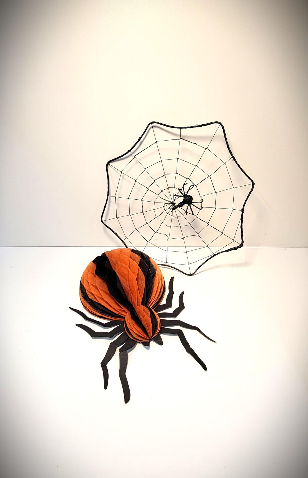 2 Piece Vintage 1960s Honeycomb Tissue Paper Hanging Spider W/crepe ...