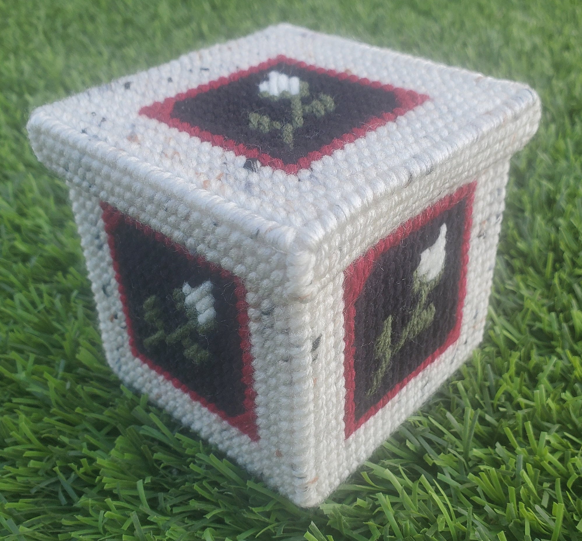 Plastic Canvas Trinket Box, Small Storage Box, Gift Idea, Rose Bud ...