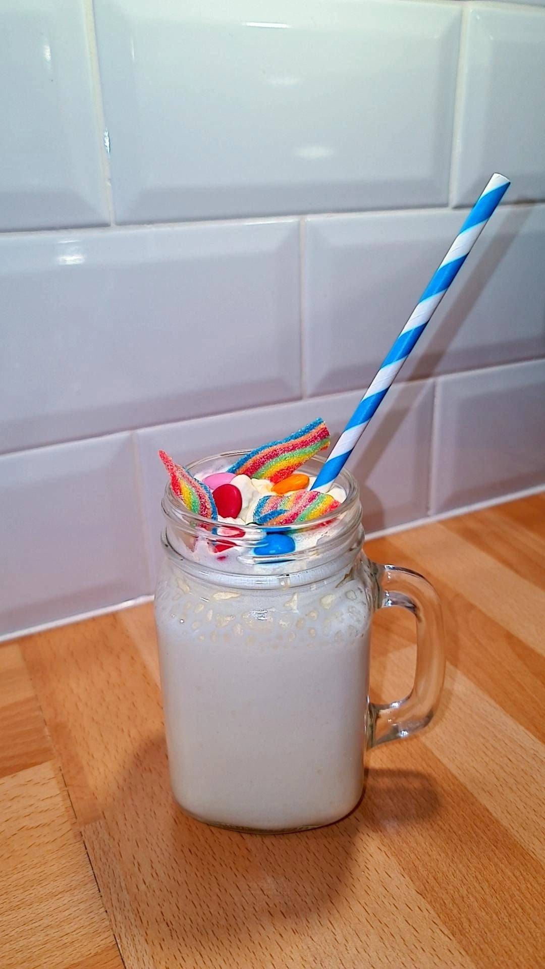 Make Your Own Milkshake Kit, Milkshake Box, 4 Flavours, Gifts for Teens ...