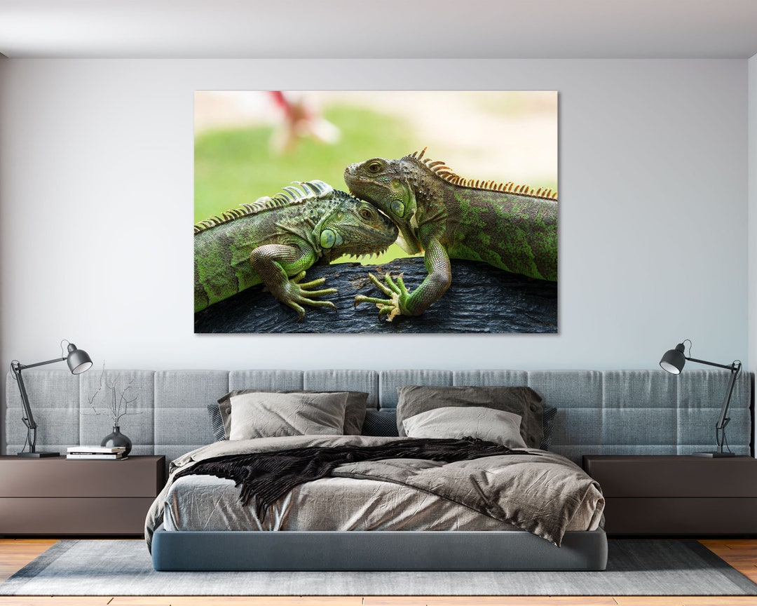 Green Iguanas on Tree Branch Design Decor for Wall, Iguanas Modern Wall ...