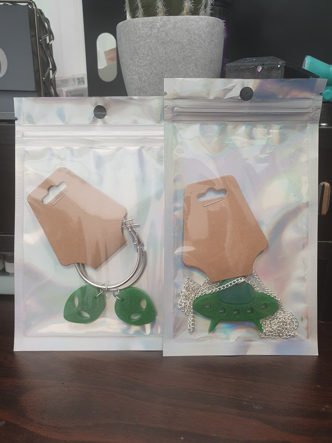 Epoxy Resin Alien Heads and Alien Spaceship Jewellery Set - Etsy