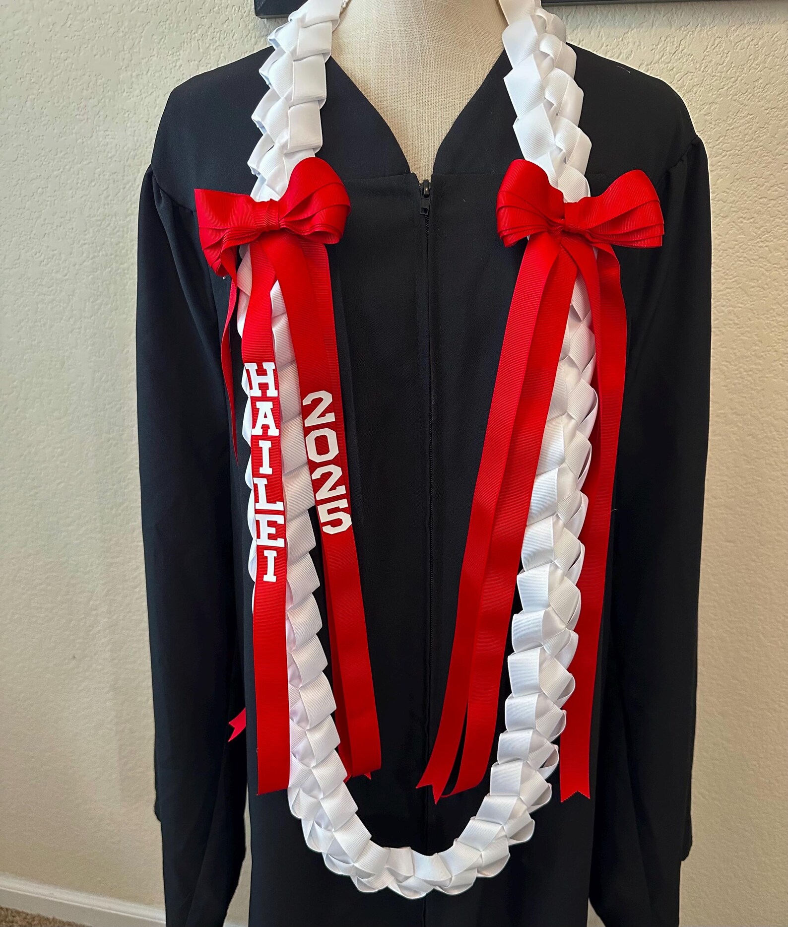 Single-color Graduation Lei With With Two Bows & Custom Name - Etsy