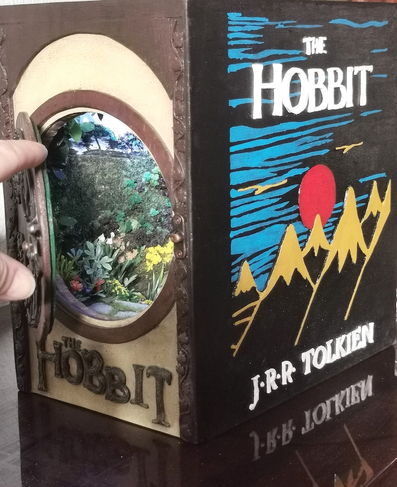 Hobbit House Shire LOTR Inspired Book Nook / Bilbo Baggins' Home Bag ...