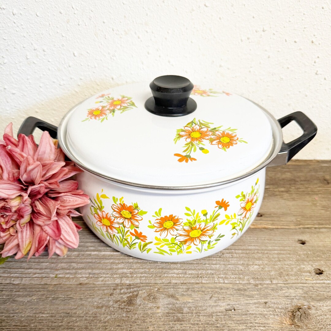 Vintage Ekco Enamel Pot or Casserole ; Bakelite Handles With Metal Rims ...