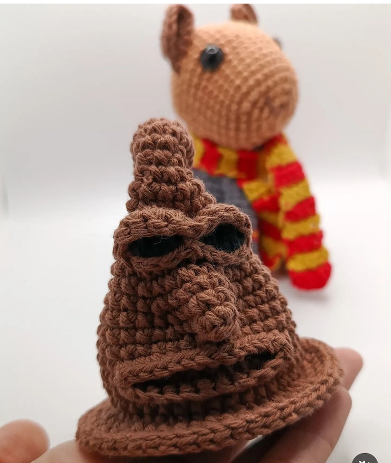 Magical Capybara Amigurumi Pattern Hogwarts Scarf and Hat in English - Capybara Griffyndor and ...