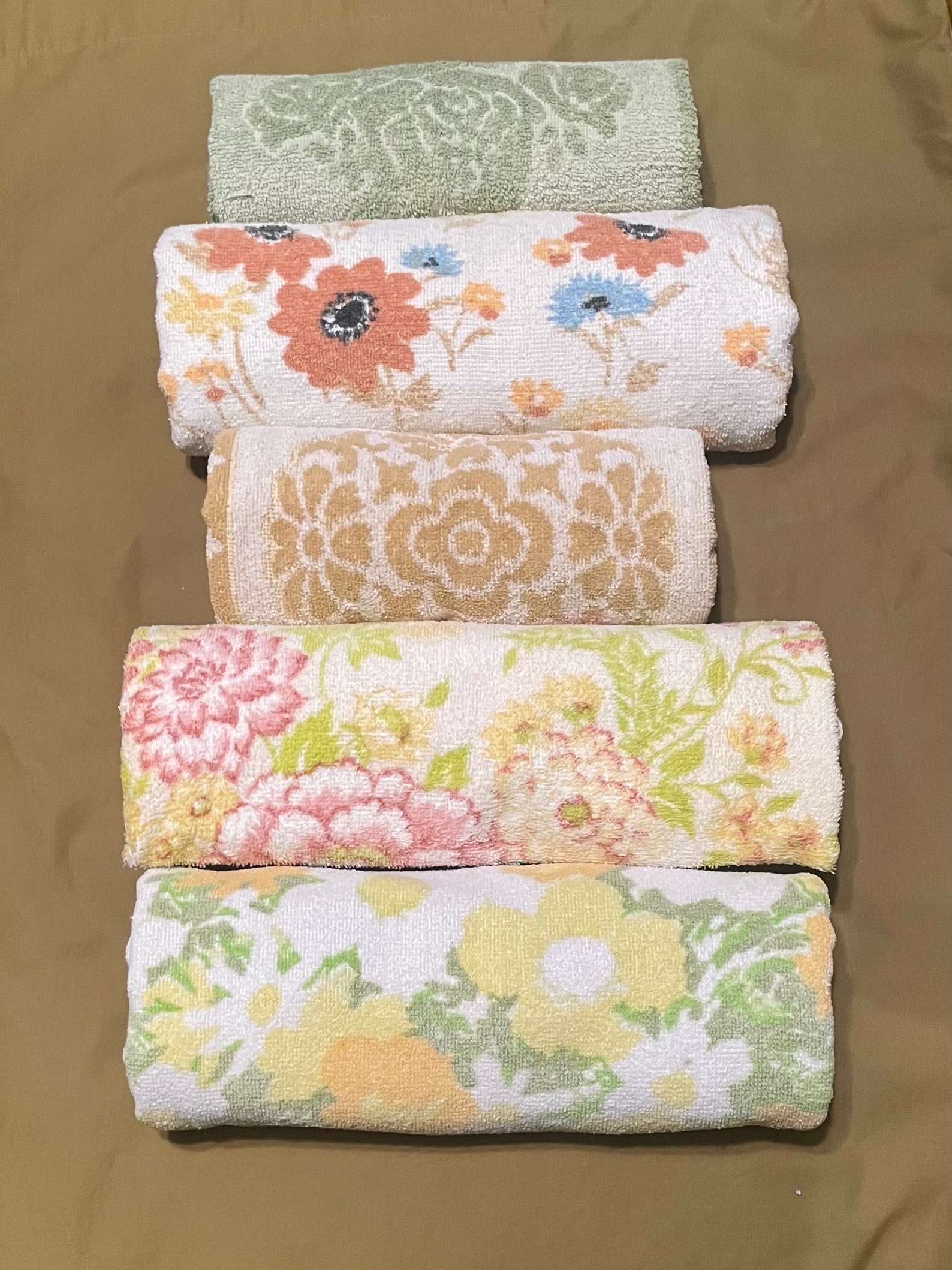 Groovy Vintage Floral Towels. - Etsy