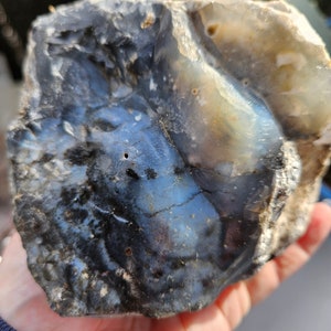Gorgeous Raw Blue Agate Crystal/stone, Beautiful Coloring, Orbs ...