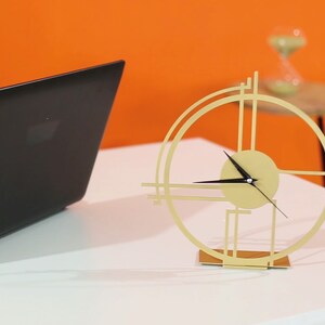 Gold Tabletop Minimalist Lineal Circle Metal Slient Clock, Diameter 9.8 ...