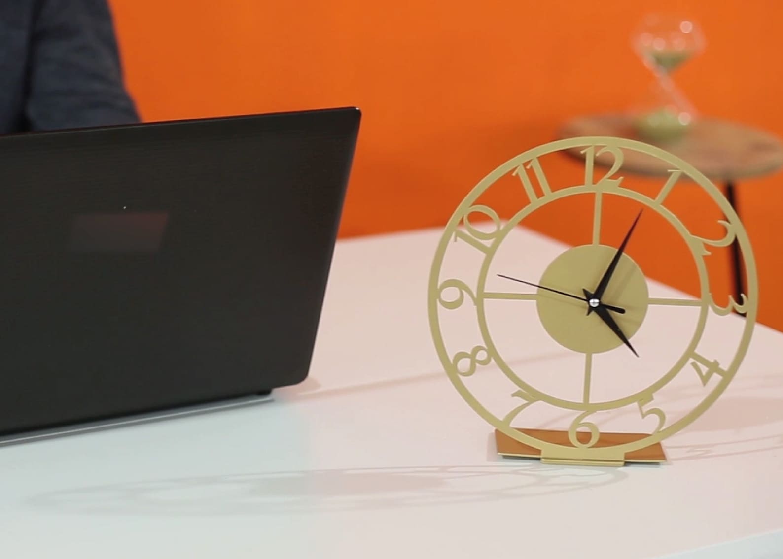 Gold Tabletop Classic Metal Slient Clock, Diameter 9.8 Inches/25 Cm ...