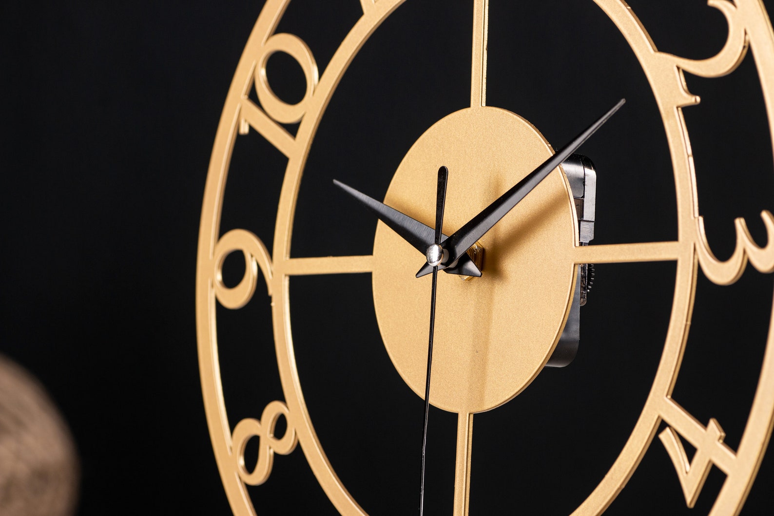 Gold Tabletop Classic Metal Slient Clock, Diameter 9.8 Inches/25 Cm ...