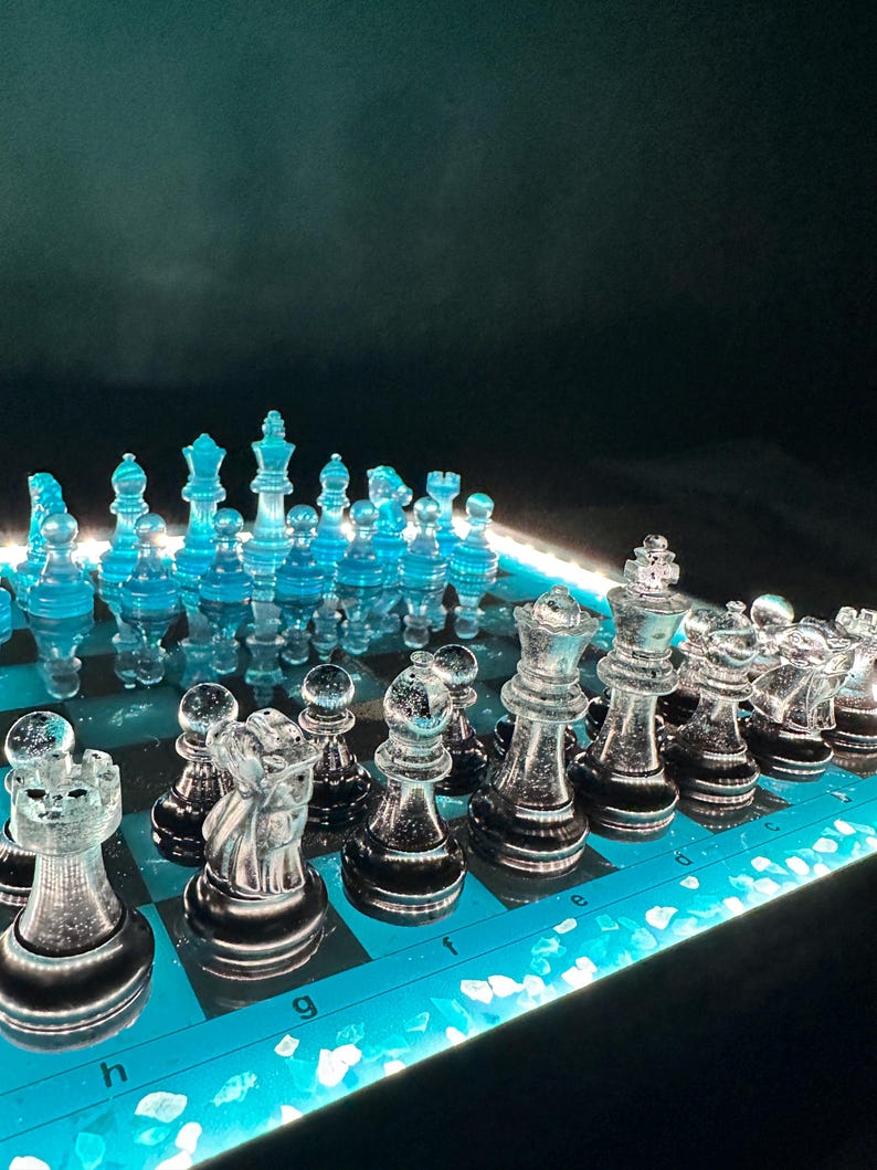 Epoxy Chess Set With LED Backlight, Epoxy Resin Chess Pieces With Chess ...