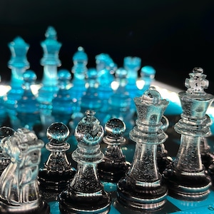 Epoxy Chess Set With LED Backlight, Epoxy Resin Chess Pieces With Chess ...
