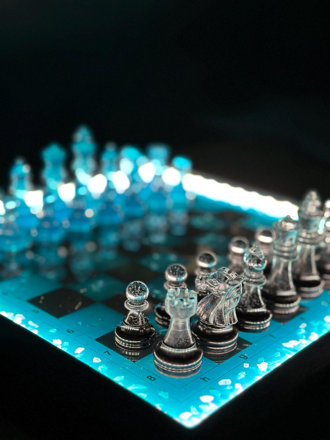 Epoxy Chess Set With LED Backlight, Epoxy Resin Chess Pieces With Chess ...