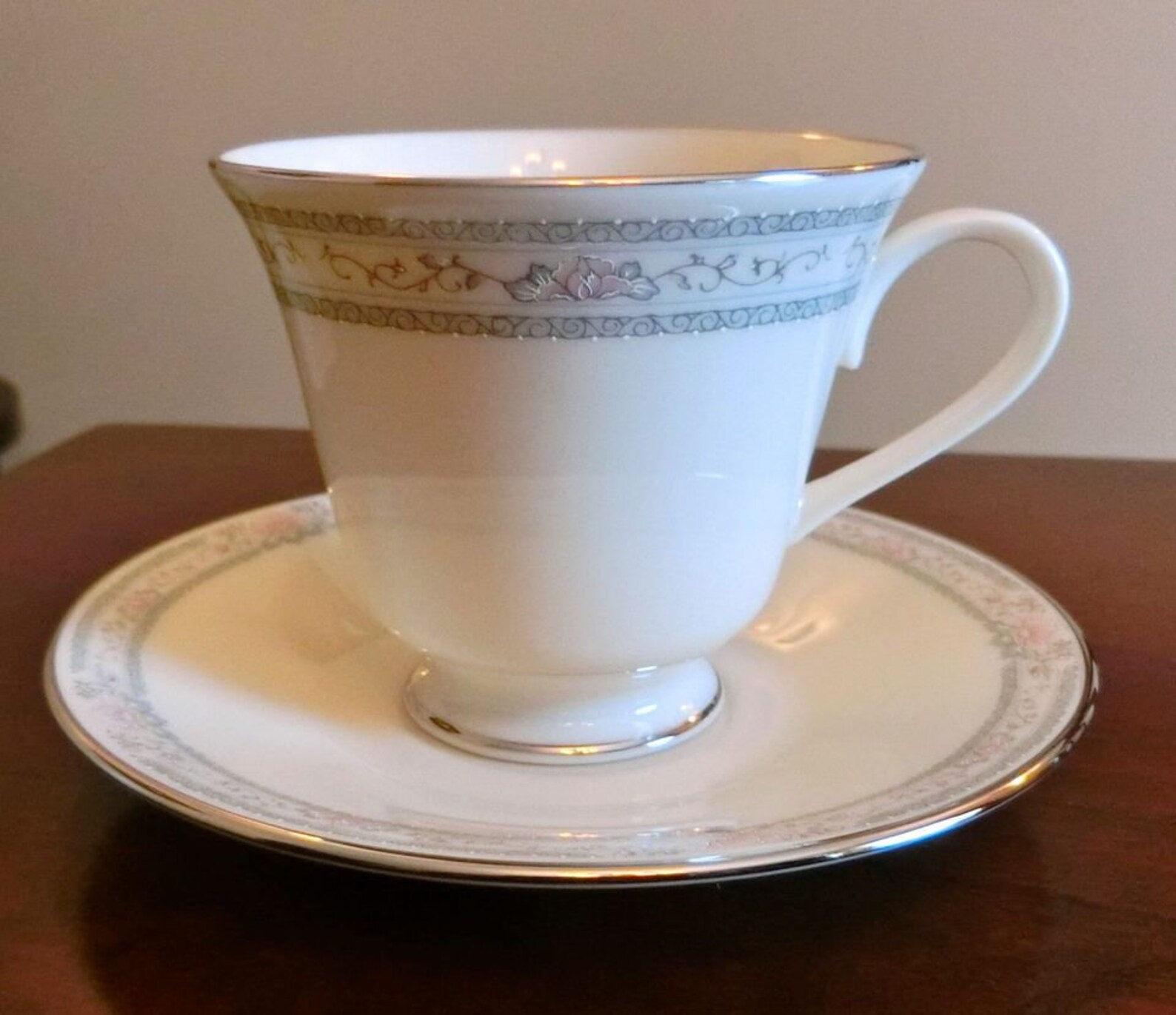 Lenox Charleston Total Of 9 5 Piece Place Settings Etsy lenox-charleston-total-of-9-5-piece-place-settings-etsy