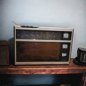 Vintage Philips Portable Radio Converted to Bluetooth Speaker - Etsy UK