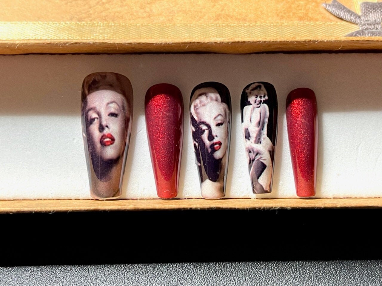 Marilyn Monroe Nail Salon