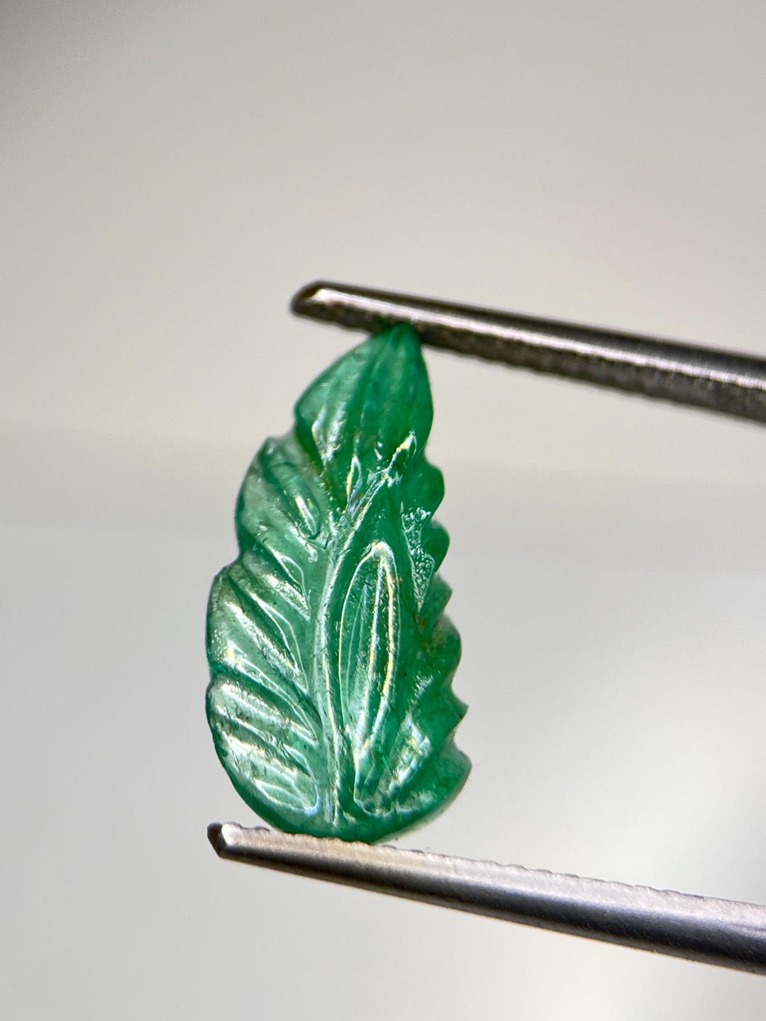 Top Grade Natural Emerald Leaf Carving - Beautifully Hand-carved Leaf ...