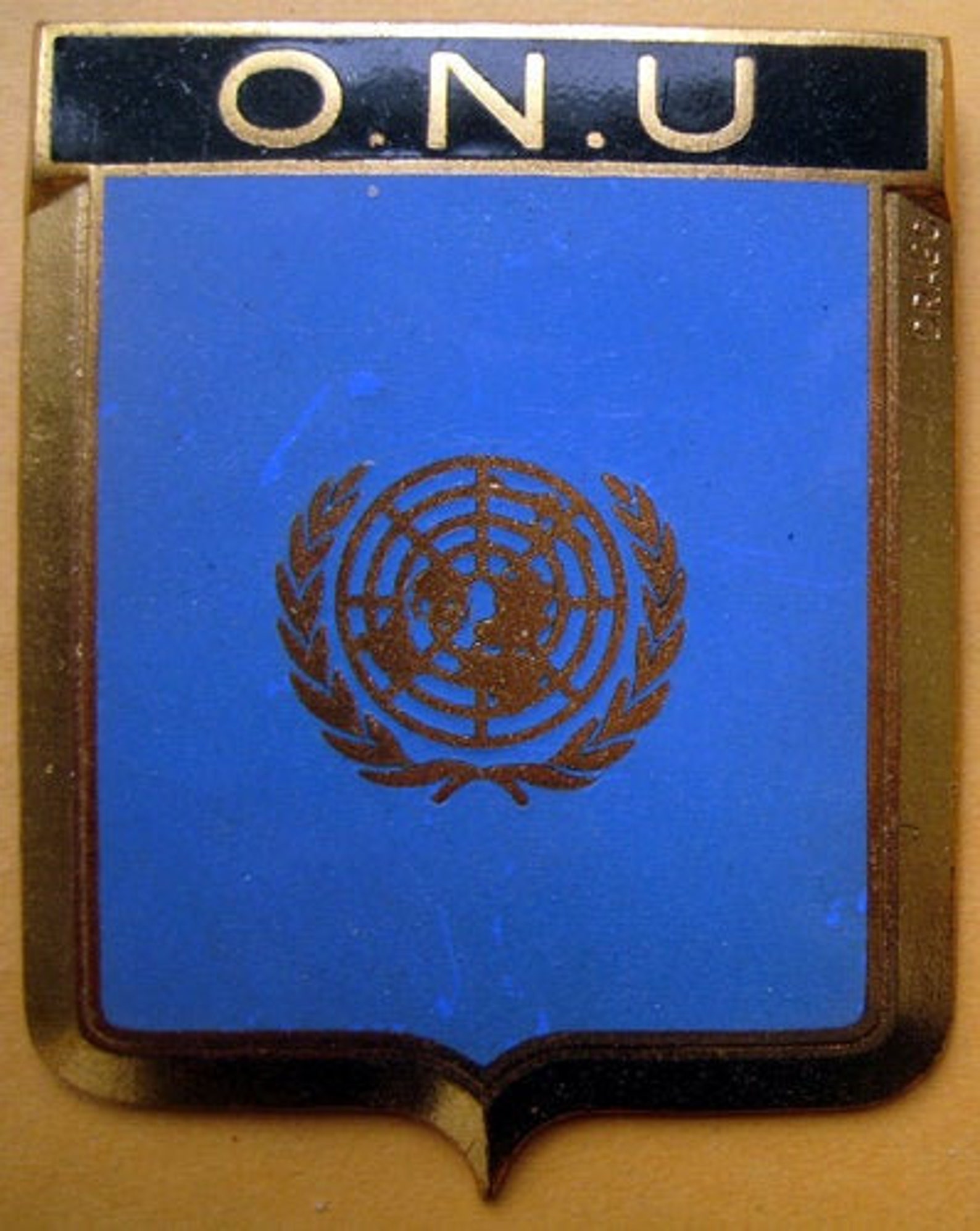 Insignia ONU O.N.U. Automóvil de las Naciones Unidas NOS 1950 original hecho de esmalte por ...