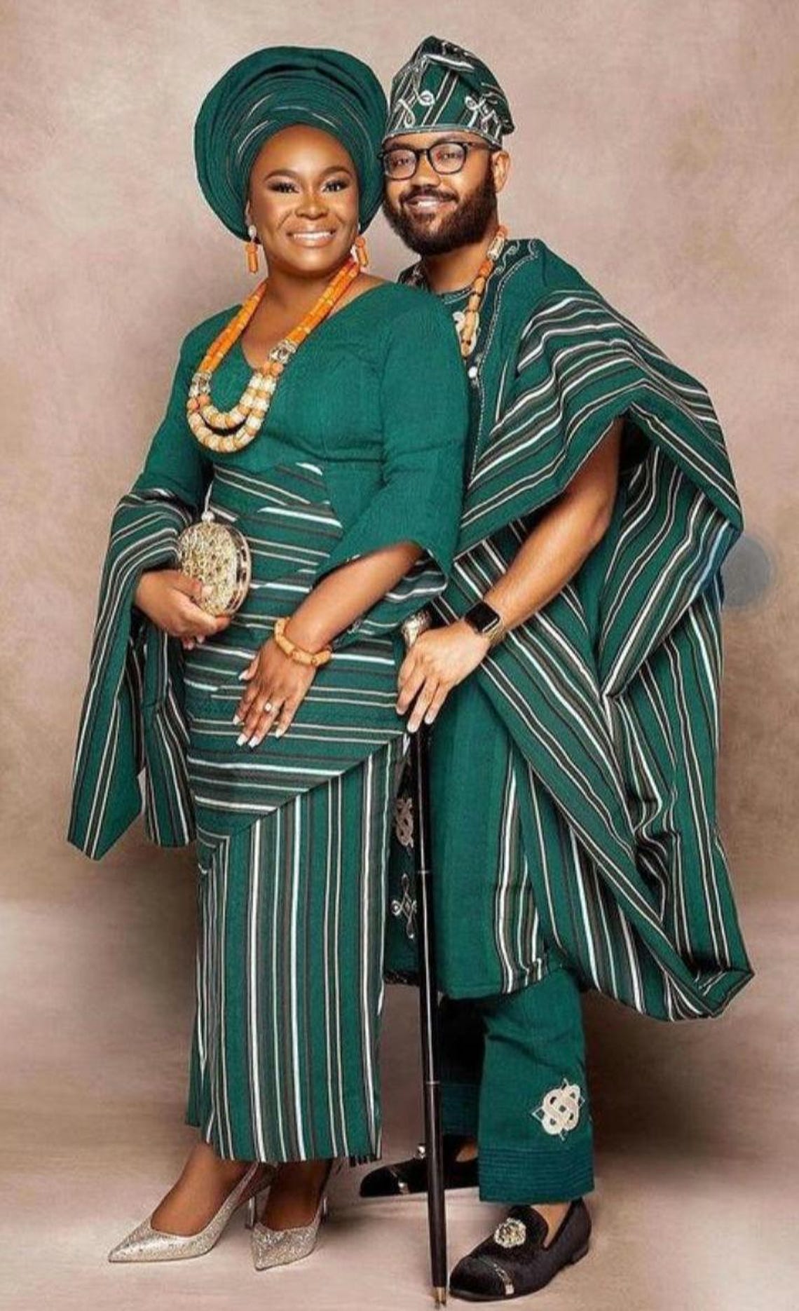 Trending Couples Traditional Wedding Outfit, Bride and Groom Outfit ...