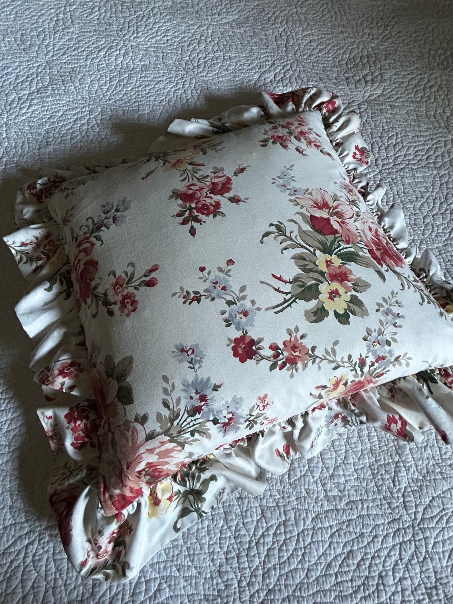 Vintage Ralph Lauren Petticoat Ruffled Floral Pillows Pair of 20” With ...