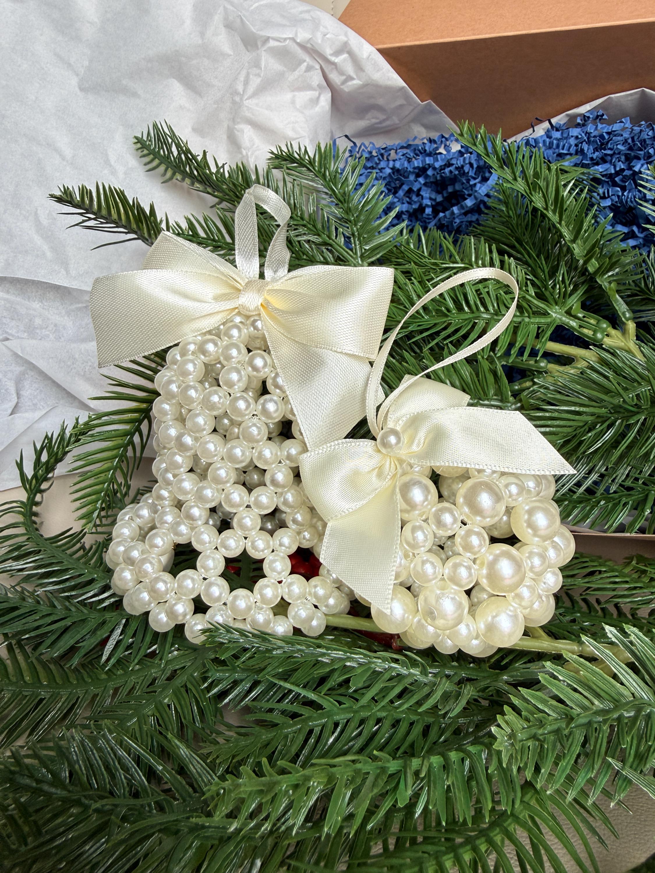 Elegant Pearl Christmas Ornaments 4-piece Set With Ivory Satin Bows (2 ...