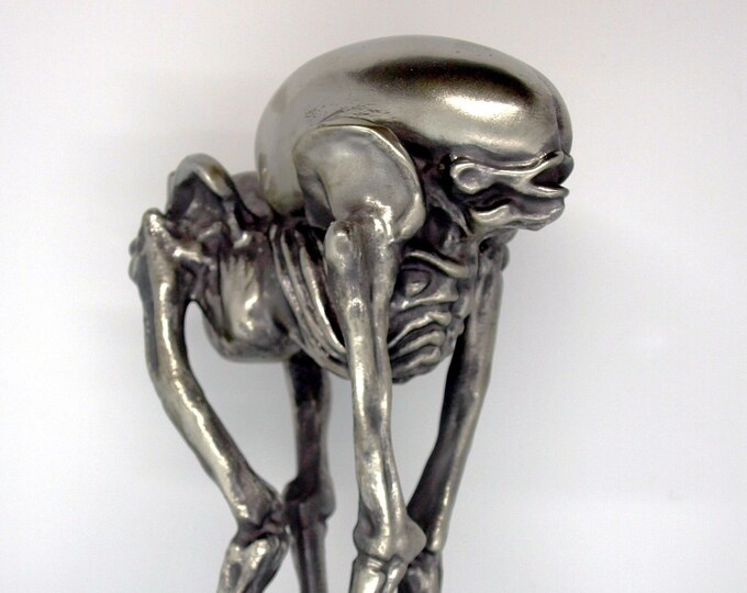 H.R. Giger Bambi Alien Sculpture Resin Surrealism AVP Warrior Xenomorph ...