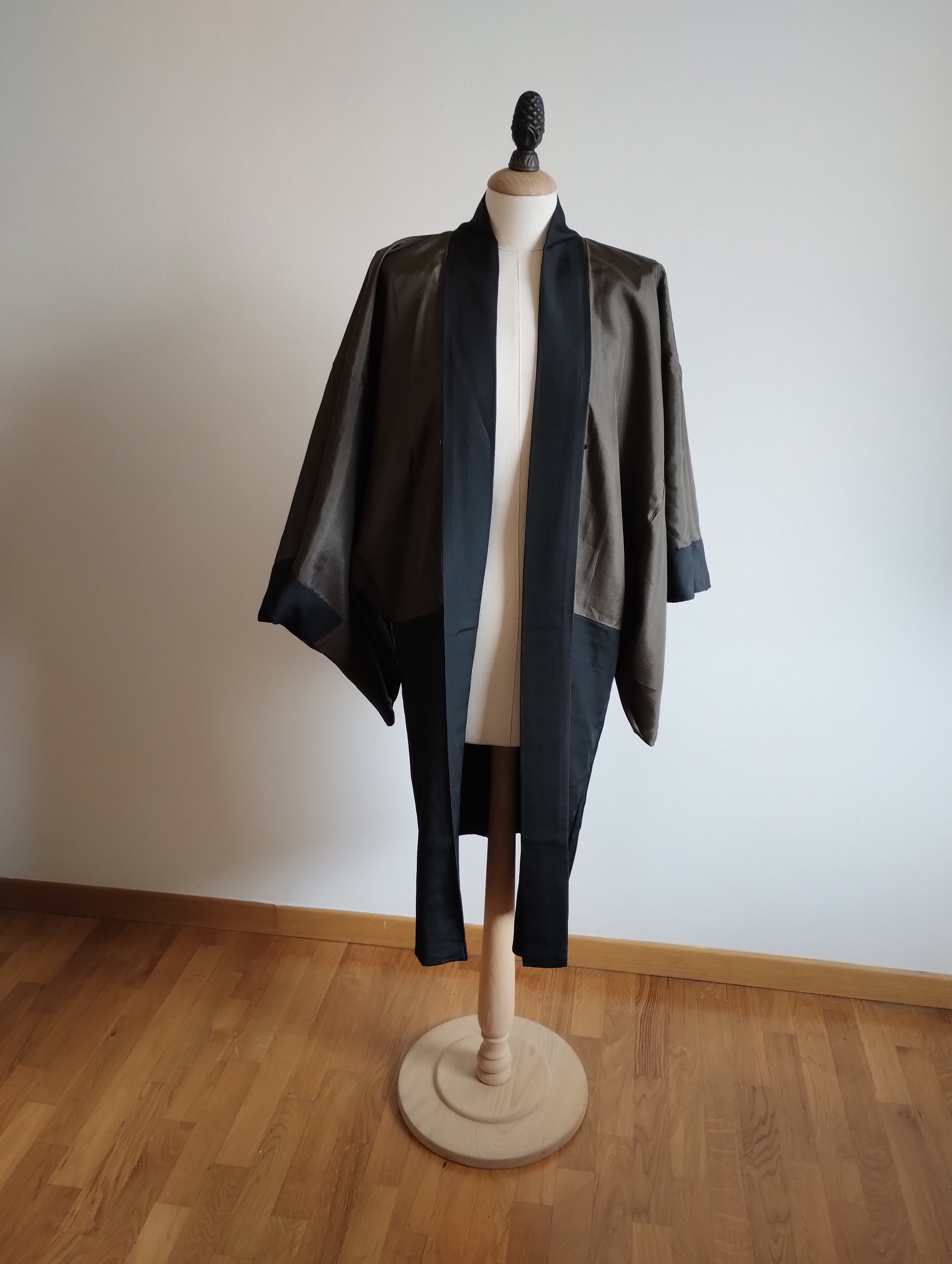 Montsuki Silk Haori Jacket for Men, Vintage Japanese Silk Haori, Black ...