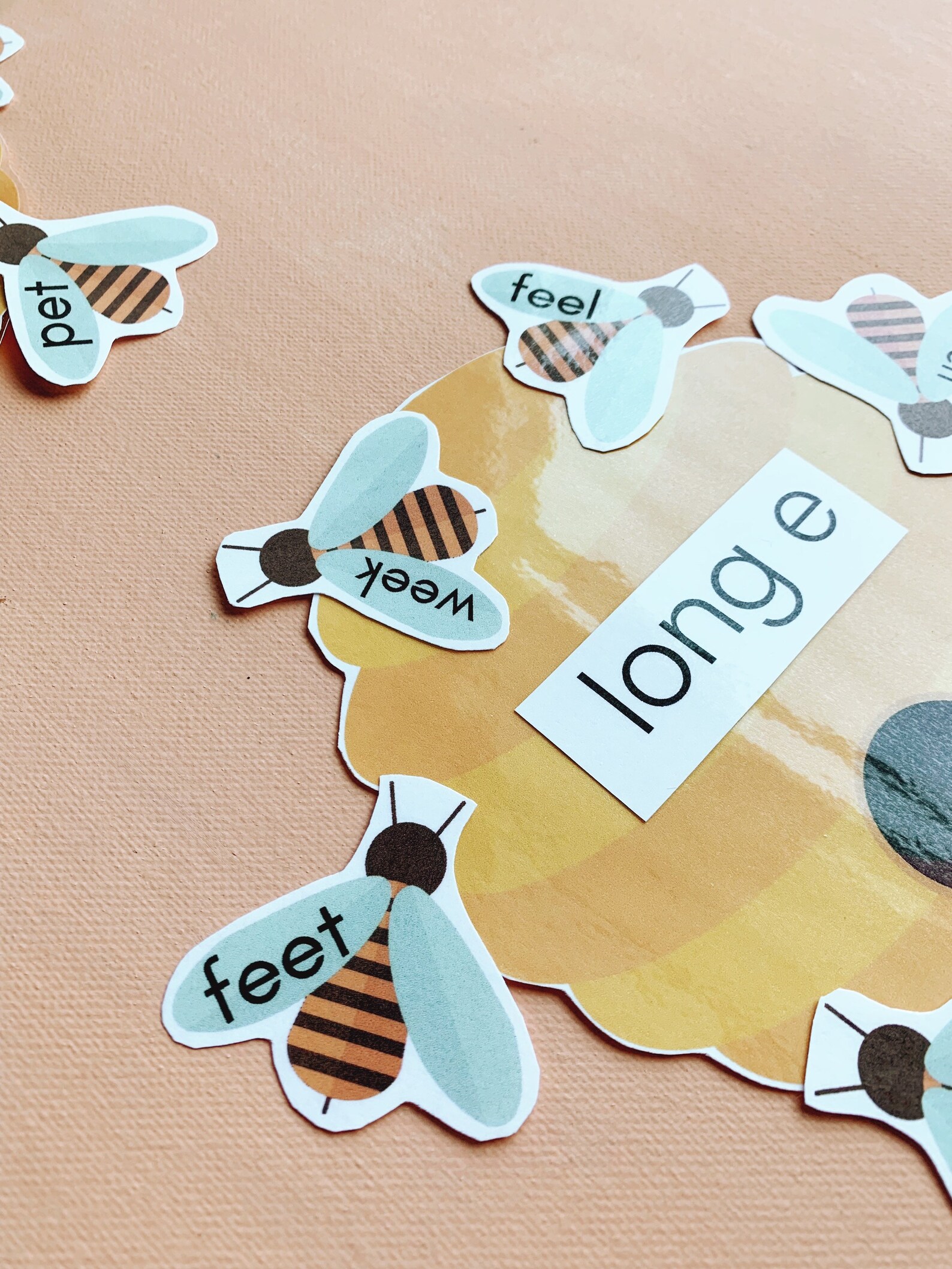 Honey Bee and Hive Vowel Long and Short Sounds Game for Kindergarten ...