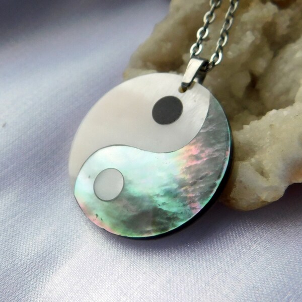 Yin Yang Wolf Pendant - Etsy