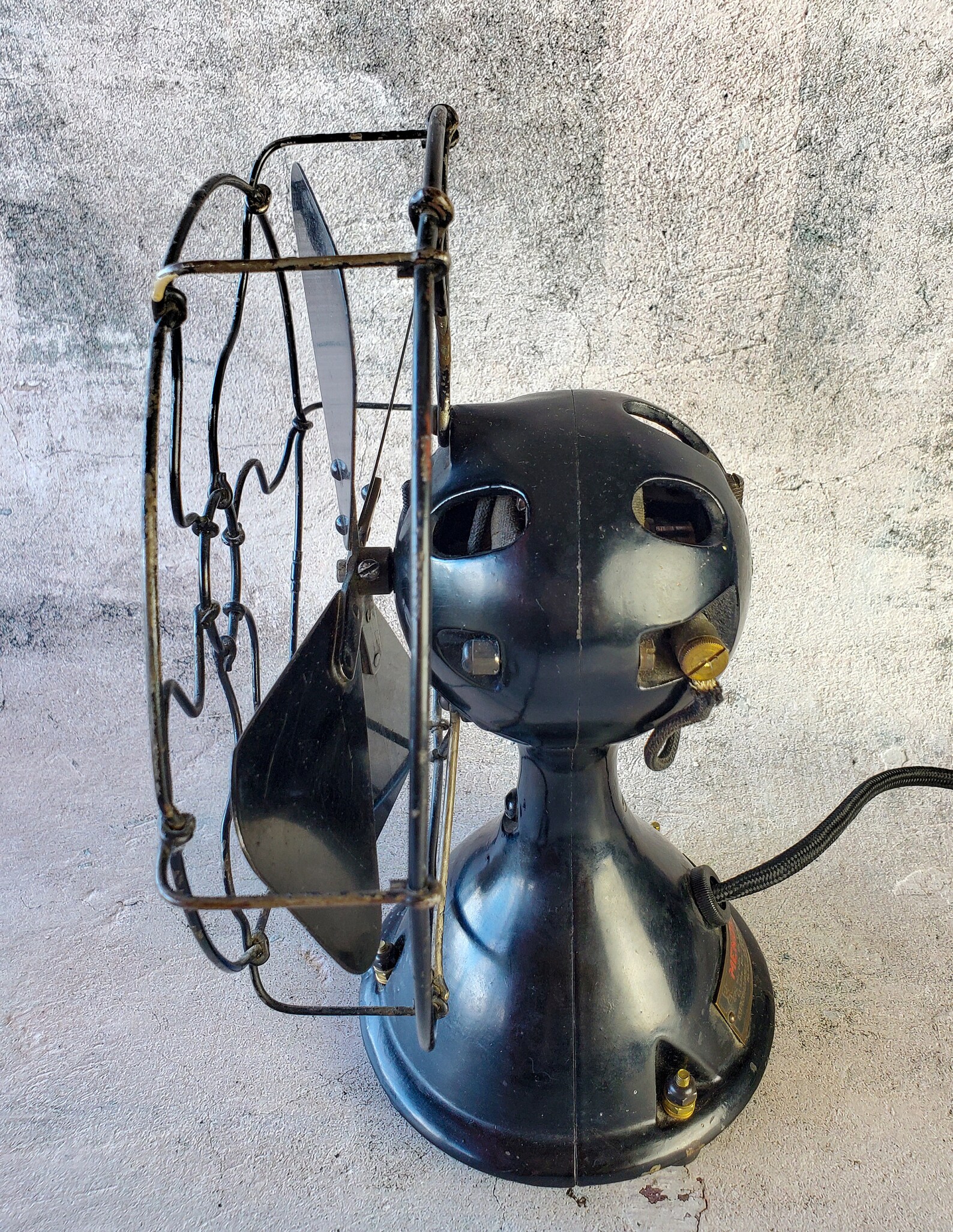 Menominee Clamshell Fan, 8" Antique Cast Iron Fan, 1910s Ball Motor ...