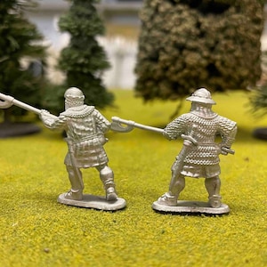 NEW 13th 14th Century Billmen/spearmen X 4, 28mm, Metal medbury Design ...