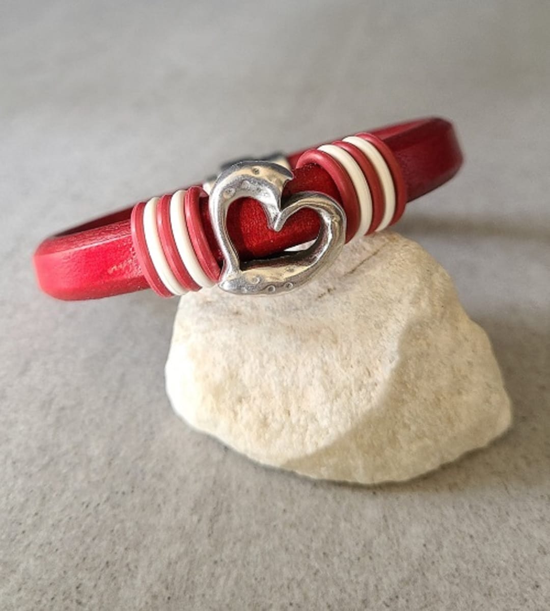 Bracelet pour femme en cuir rouge vieilli Regaliz, coeur à glissière en ...
