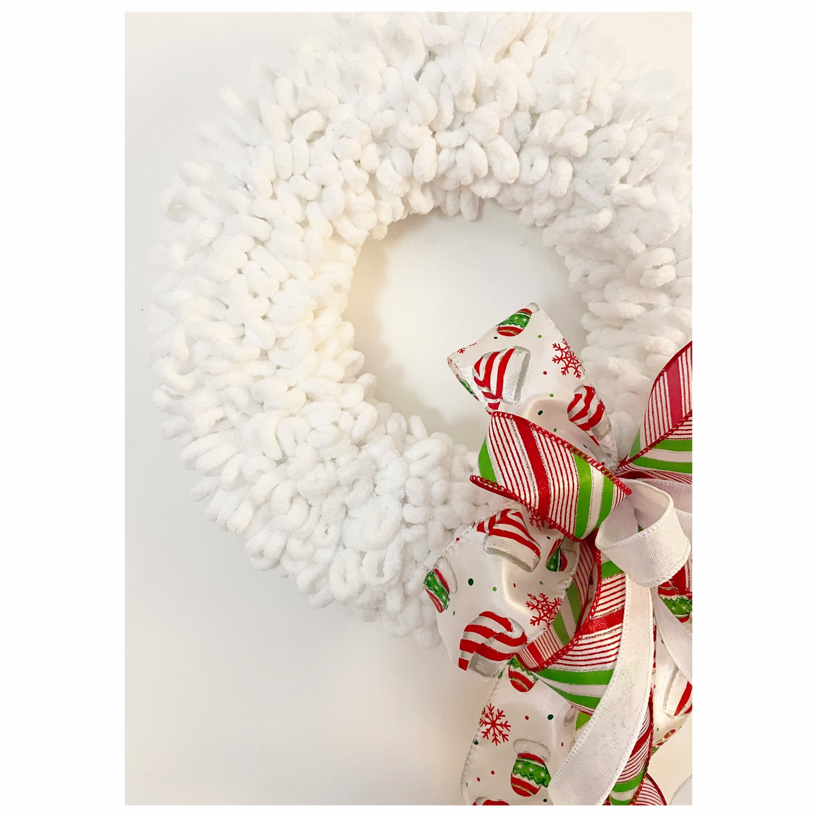 White Loop Yarn Wreath, White Christmas Wreath, Holiday Yarn Wreath - Etsy