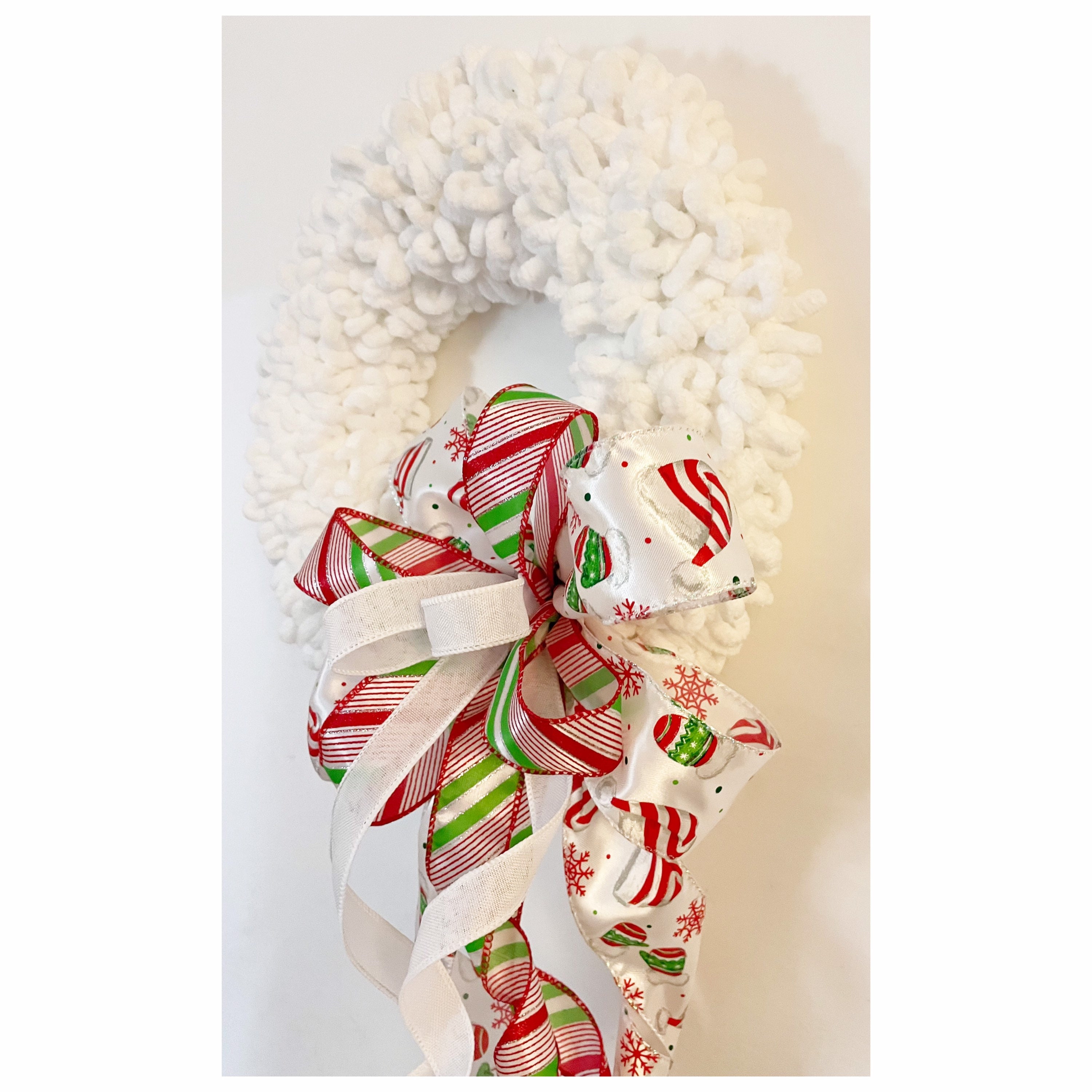 White Loop Yarn Wreath, White Christmas Wreath, Holiday Yarn Wreath - Etsy
