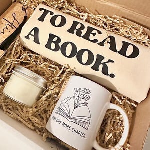Personalized Book Lover Gift Box | Book Club Gift for Readers | Gift ...
